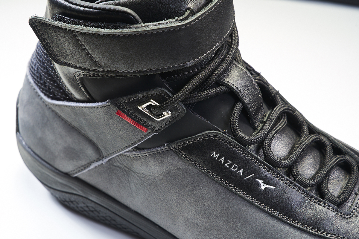 Mazda y Mizuno crearon un par de zapatos específicamente diseñados para ...