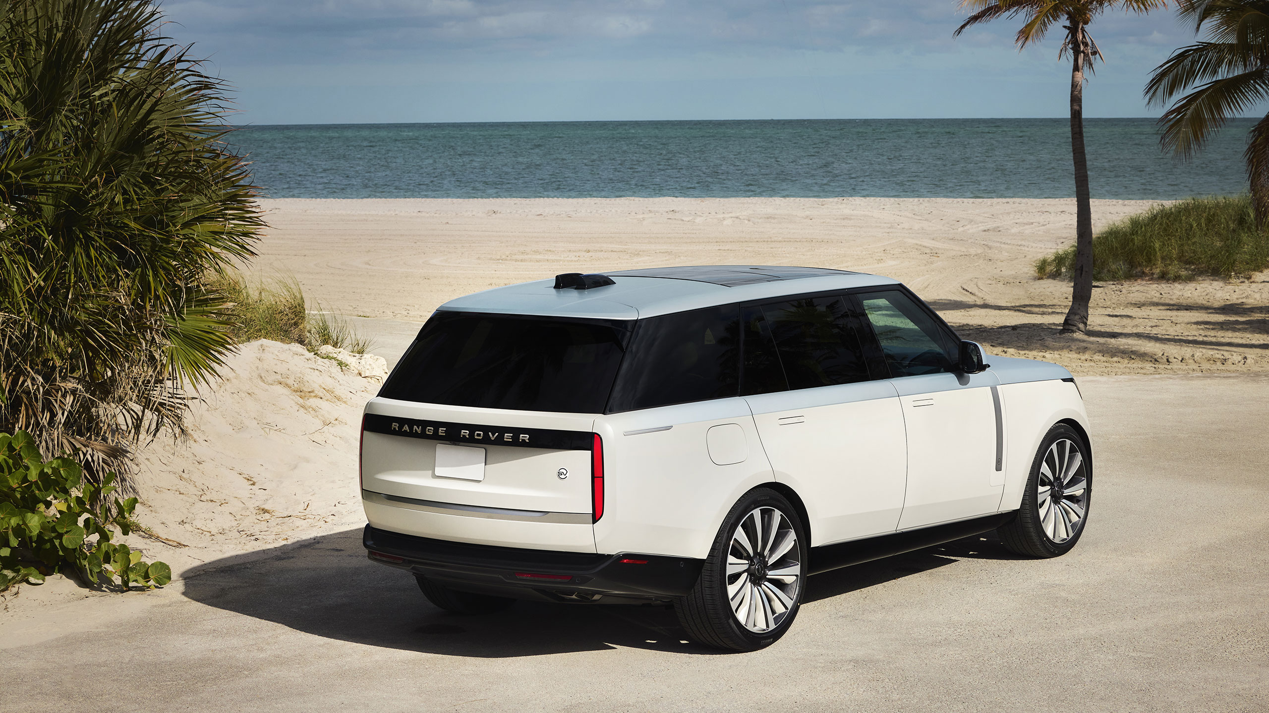 Inspirado en Miami, éste es el Range Rover con más oro en la historia ...