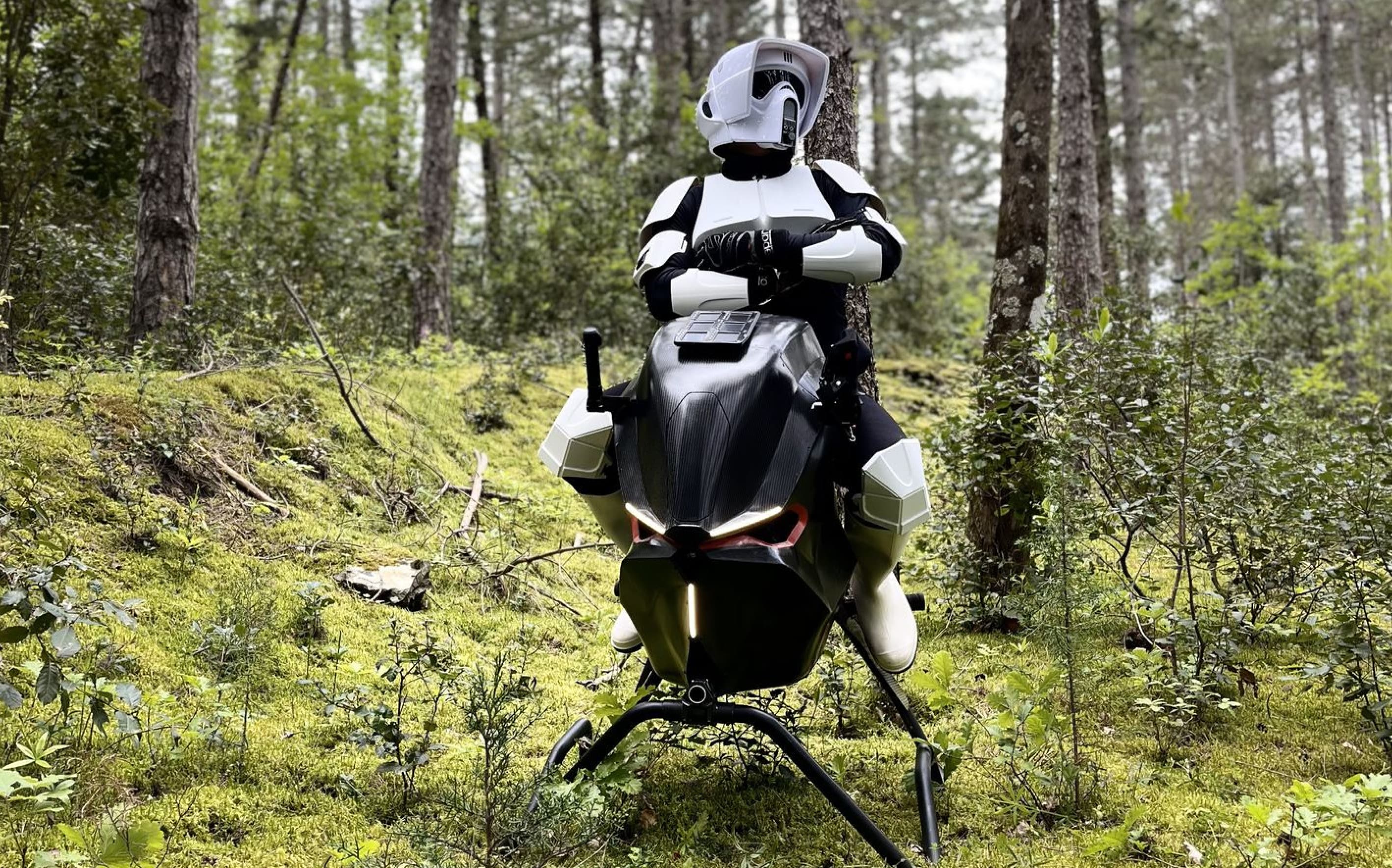 Mira esta nueva aeromoto de velocidad, estilo "Star Wars", volando a ...
